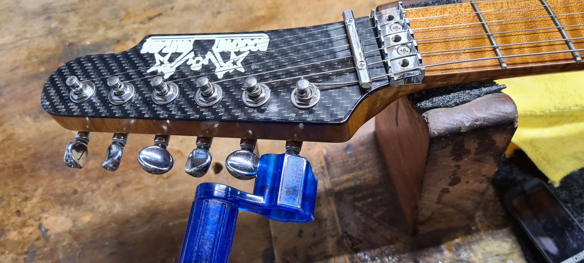 How to “RESTRING” your Floyd Rose Guitar! – Welcome to the Reuben's ...