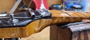 How to “RESTRING” your Floyd Rose Guitar! – Welcome to the Reuben's ...