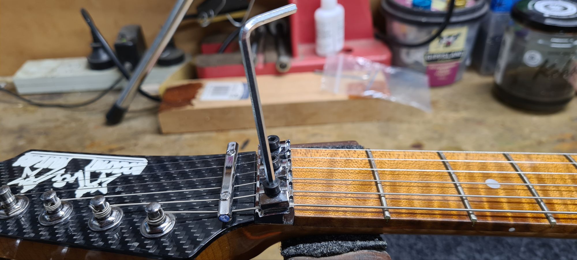 How to “RESTRING” your Floyd Rose Guitar! – Welcome to the Reuben's ...